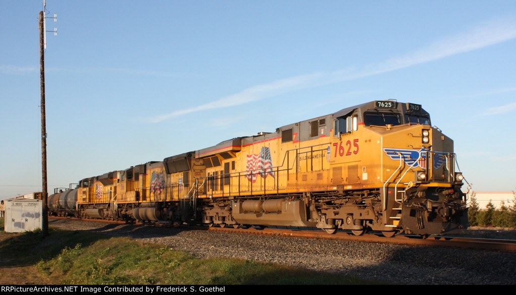 UP 7625 leads a manifest south